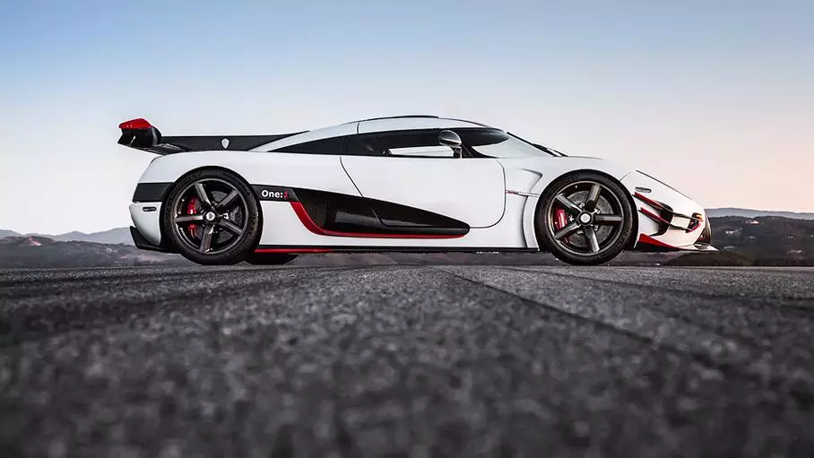 Youn nan sèt Koenigsegg yon sèl la: 1 te achte pou 10 milyon dola 43795_3