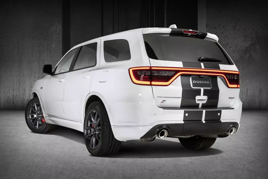 Dodge «замаскіраваў» звычайны Durango пад «зараджаную» версію 4422_3