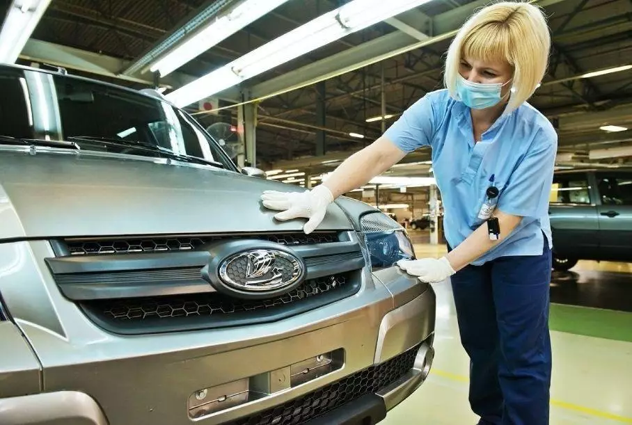 Avtovaz quatrième fois dans une année des prix élevés pour Niva 44243_1