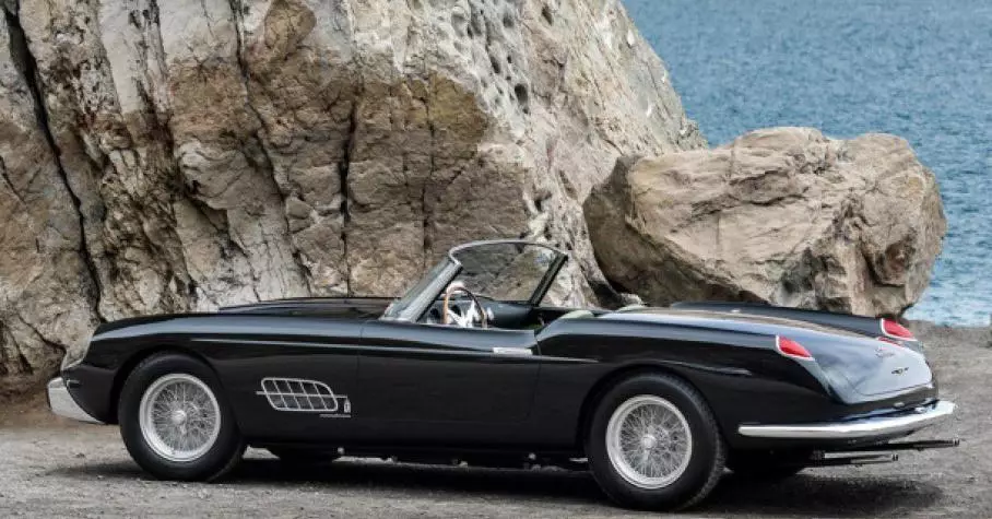 Ferrari Rare 250 GT akan diizinkan dengan palu untuk 500 juta rubel