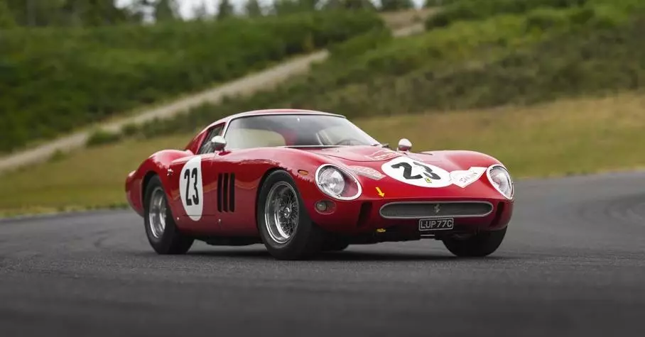 Ferrari 250 GT e rekisitsoe bakeng sa li-ruble tsa pina ea 3.3