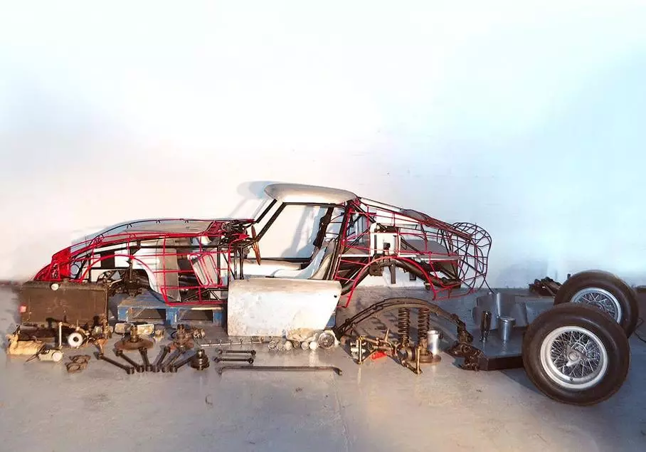 The British found an abandoned container with details for the Ferrari 250 GTO assembly 4501_1