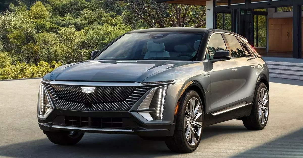 Ipinakilala ni Cadillac ang serial version ng electric crossover Lyriq