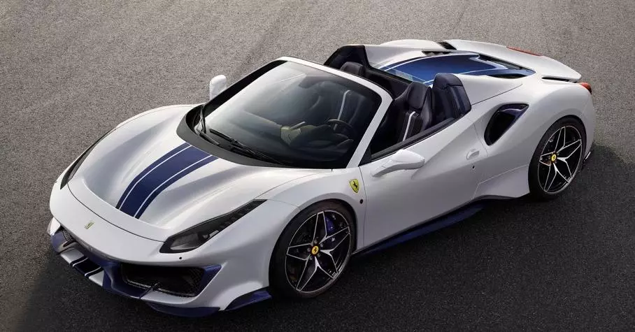 Extrémní Ferrari 488 Pista ztratil střechu