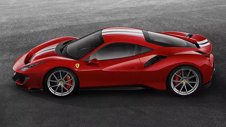 V8 моторы бар ең күшті Ferrari Supercar ұсынды 4533_3