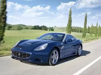 Ferrari Californ Supercar adasavuta, amphamvu kwambiri komanso mwachangu 4559_1