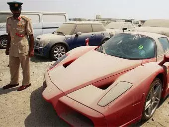 I Dubai vil eieren av Ferrari Enzo bli solgt på auksjon