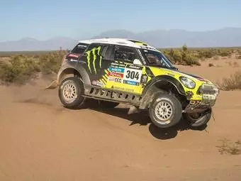 Juan Roma á Mini greip fyrsta sæti á Dakar 45903_1