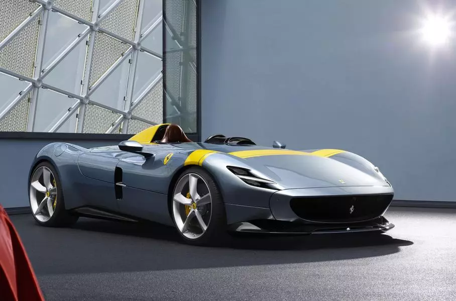 I-Ferrari entsha f40 iya kuba yinxalenye yomgca 