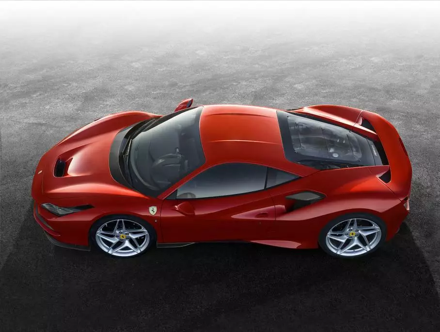 Serkeftina Ferrari 488 GTB di dîroka brandê de v8 herî hêzdar girt 4624_4