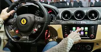 La première machine au monde avec l'interface d'Apple est devenue Ferrari FF