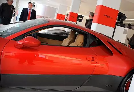 Erica Clapton için benzersiz bir Supercar Ferrari inşa etti 4655_3