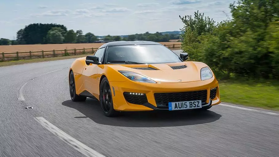 Sporter Lotus Evora mendapat pemegang cangkir 46887_1