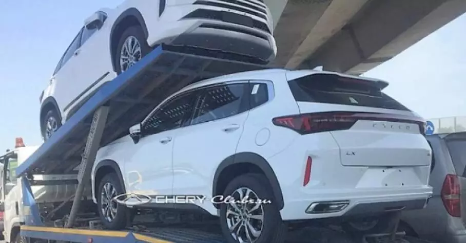 Sa Russia, unang napansin ang isang bagong compact crossover cheryexeed