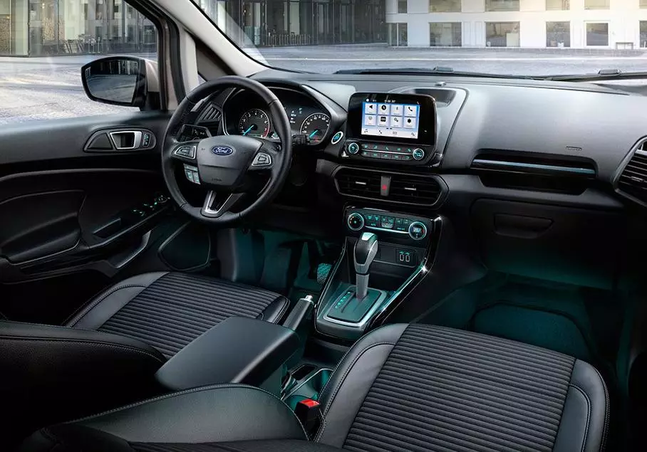 Ford dirobih desain sareng interior tina valecport 4841_3