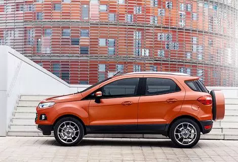 Ford Ecosport wa jade lati jẹ 100 ẹgbẹrun awọn rubles diẹ sii gbowolori ju Nissan Juke 4849_2