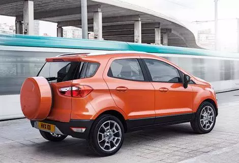 Ford Ecosport wa jade lati jẹ 100 ẹgbẹrun awọn rubles diẹ sii gbowolori ju Nissan Juke 4849_3