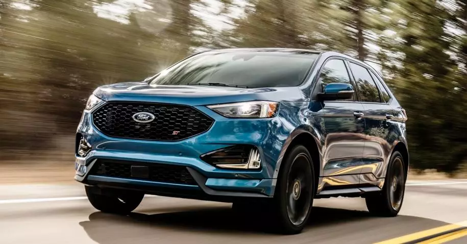 Ford a introduit le premier crossover "chargé"