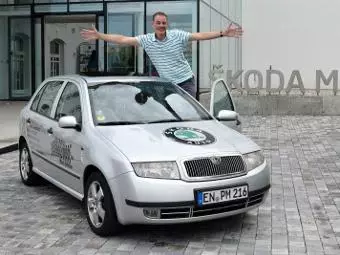 Jerman nyopir yuta kilometer ing Skoda Fabia 48863_1