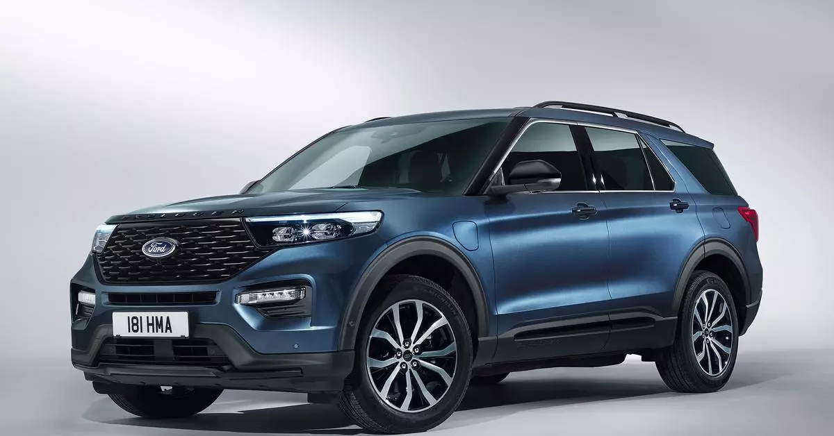 Ford Explorer အသစ်သည်မျိုးစပ်ဖြစ်လာပြီးထွက်ပေါက်မှအားသွင်းရန်သင်ယူခဲ့သည်