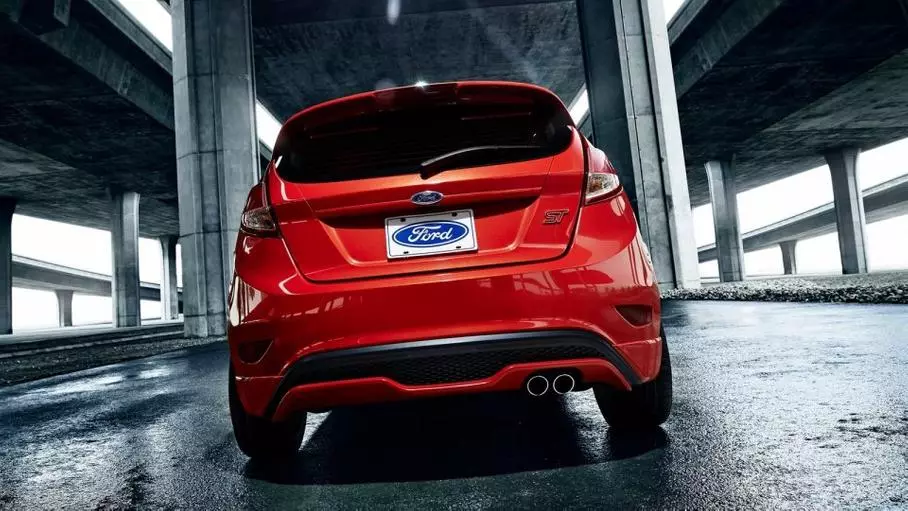 Ford Fiesta ST-da, tongli egzoz tufayli bo'g'ilib qoldi