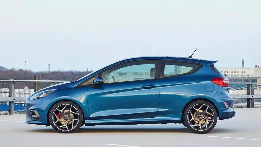 Yeni Sıcak Hatch Ford Fiesta St üç silindire taşındı 4955_4