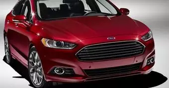 Mae Ford wedi dangos Sedan Fusion newydd