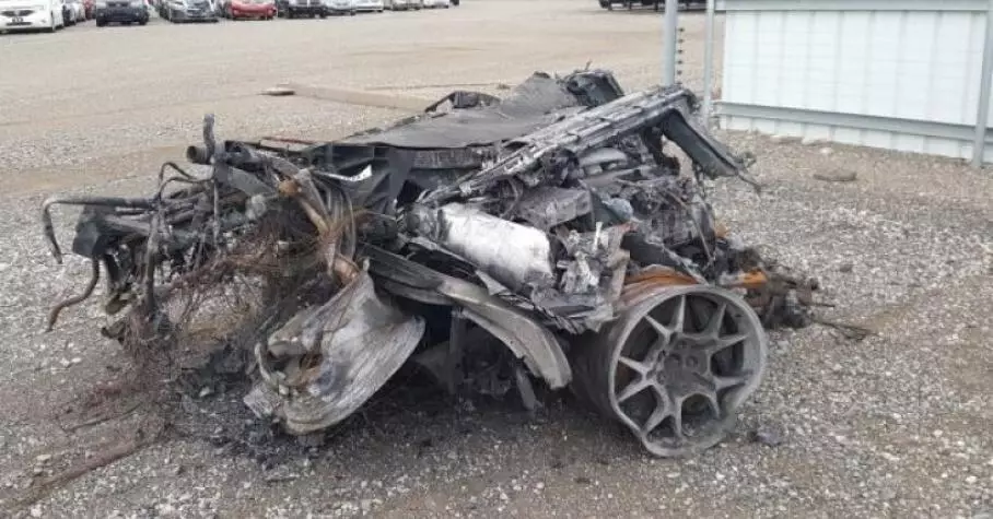 Metallpel, som brukade vara FORD GT, såld på auktion