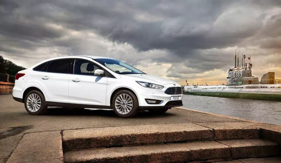 O foco ruso Ford, Kuga e Mondeo convertéronse en 