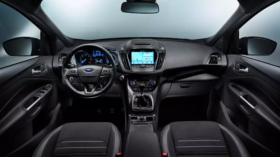 update လုပ်ထားသော Ford Kuga Crossver သည်ရုရှားတွင်ယခုနှစ်အကုန်တိုင်အောင်ပေါ်လာလိမ့်မည်။ 5037_2