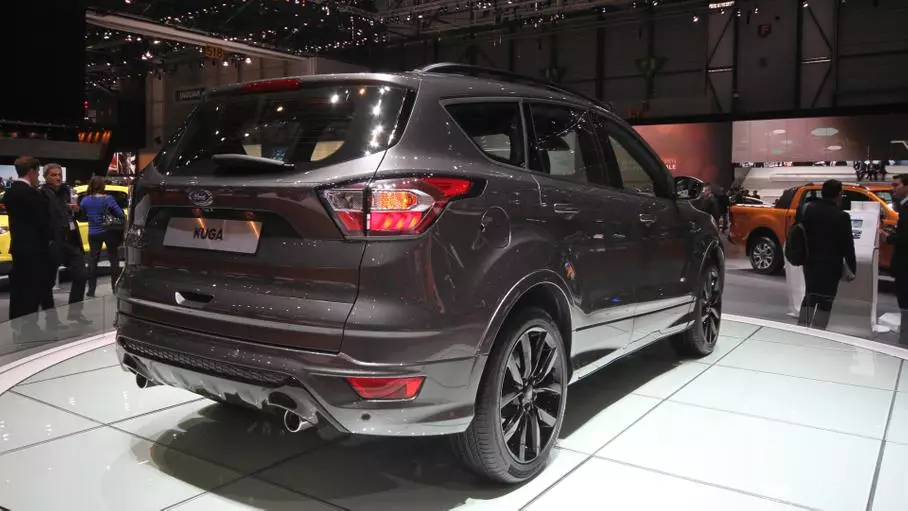 La ĝisdatigita Ford Kuga Crossover aperos en Rusujo ĝis la fino de la jaro. 5037_4