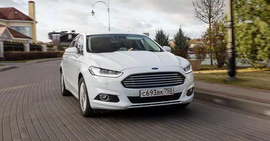 Rinne Ford uasghrádú ar Rúisis Mondeo