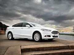 I-Ford iphendula eRussia Mondeo ngesiphene sokupaka ukupaka 5056_2