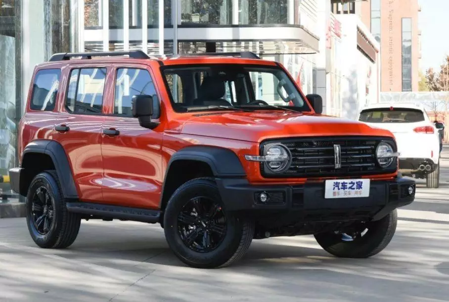 Great Wall yakatanga kutengesa chimiro SUV tangi 300 muhukuru neUAZ PATRIOT 5218_1