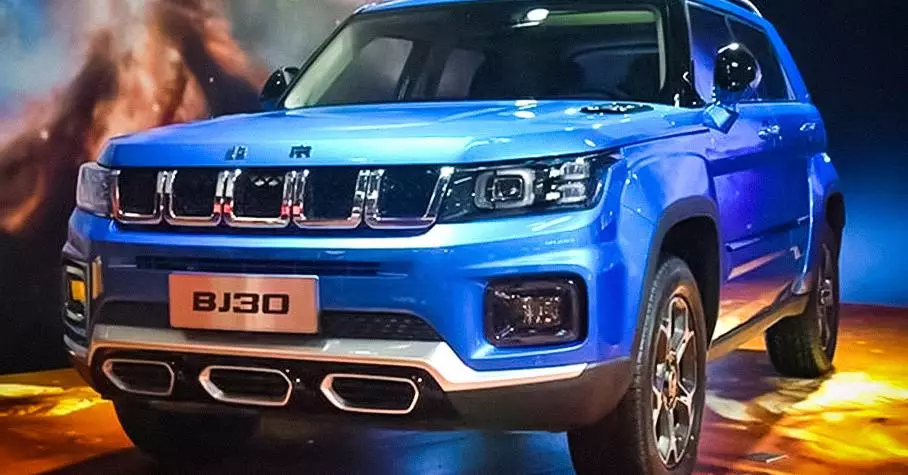 Copia china Crear GERANDEWAGEN presentó una copia de Jeep