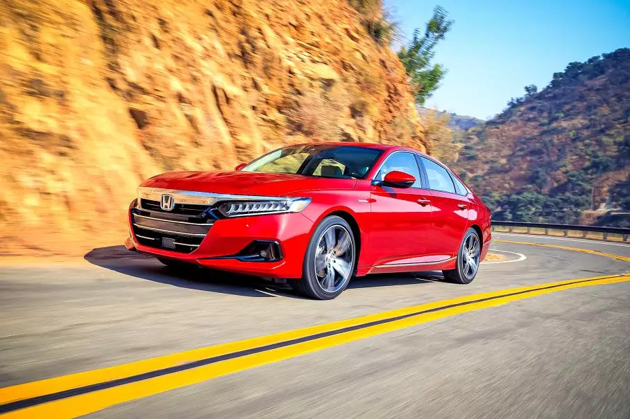 Honda Accord 가볍게 업데이트되고 기술이되었습니다 5247_1