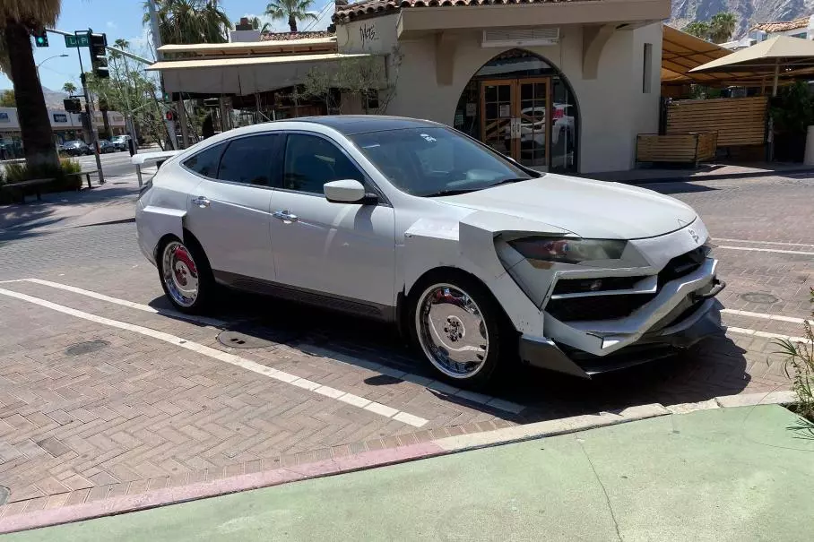 Honda Crosstour alijaribu kugeuka kuwa Lamborghini Urus. Haikuwepo hivyo