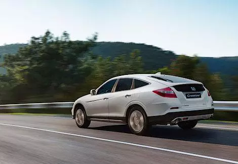 Güncellenen Honda Crosstour, Rusya'da bütçe versiyonunu alacak 5300_2