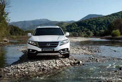 Honda Crosstour-ya nûvekirî dê li Rûsyayê guhertoya budceyê bi dest bixe 5300_3