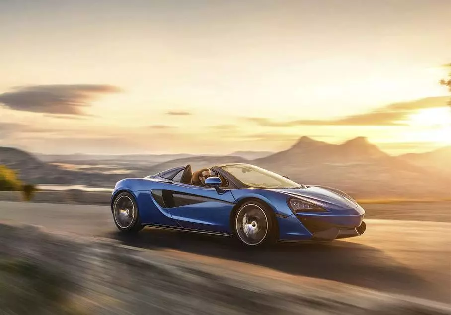 Mclaren 570s Supercar 15 секунд ішінде шатырлы шатырларды жағыңыз 53310_1