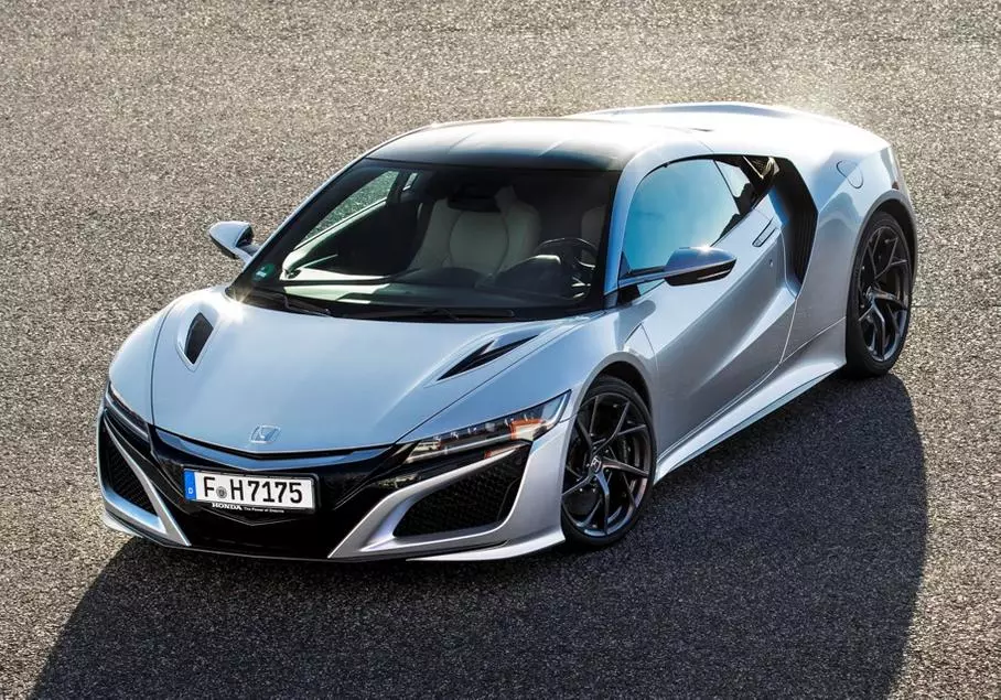 Supercar Honda NSX yang berusia 13 tahun itu dibandingkan dengan drage dengan menetas panas yang baru 5370_2