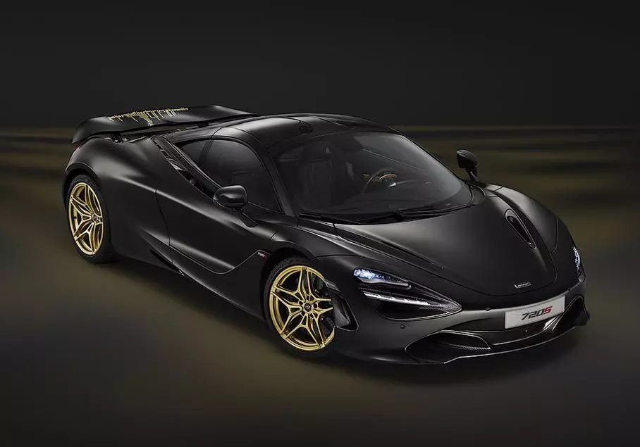 The McLaren Supercar was decorated with McLaren's words written by Golden Arabic 54163_1