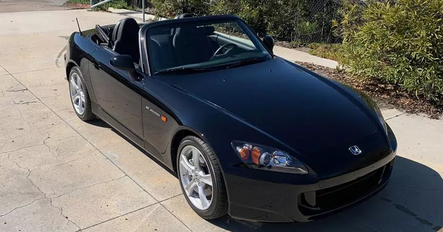 Kwa kuuza kuweka Roadster mwenye umri wa miaka 10 Honda S2000 karibu bila kukimbia