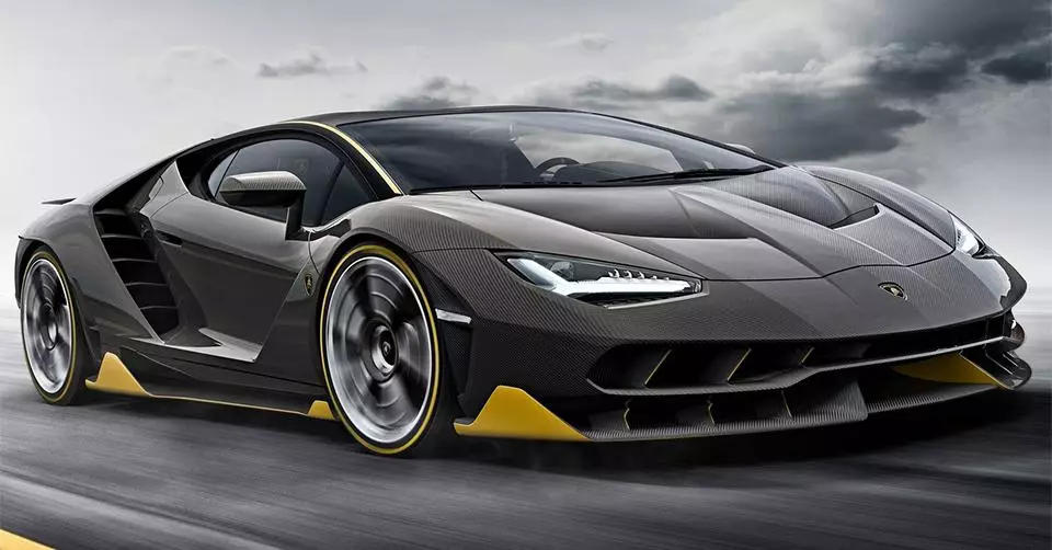 Lamborghini lần đầu tiên xuất hiện một siêu xe với khung gầm toàn hướng