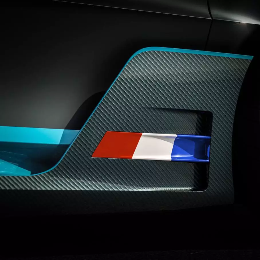 Hypercar Bugatti Divo dia nampiseho tamin'ny horonantsary 55451_3