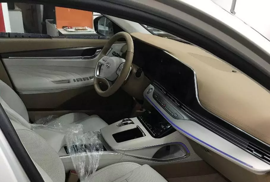 Yeni Hyundai Grandeur düz bir 