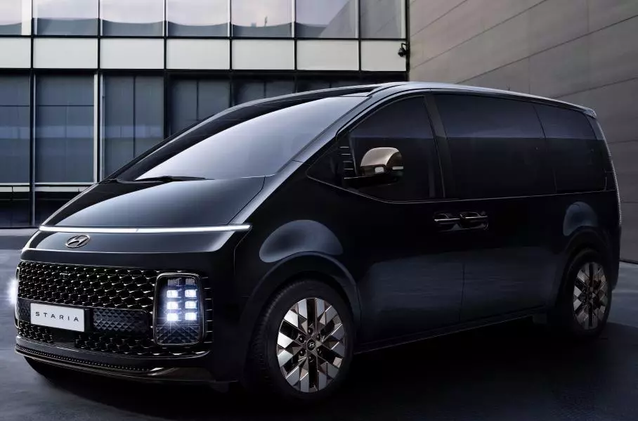 Minivan Futurig Hyundai Staria: Manylion Newydd