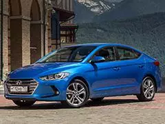 Foto-foto baru telah muncul diperbarui Hyundai Elantra 56562_2