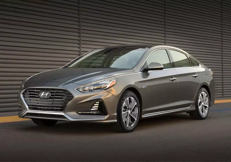 Hyundai Sonata Hybridバージョンは、新しい外観と備品を受け取りました 56581_1