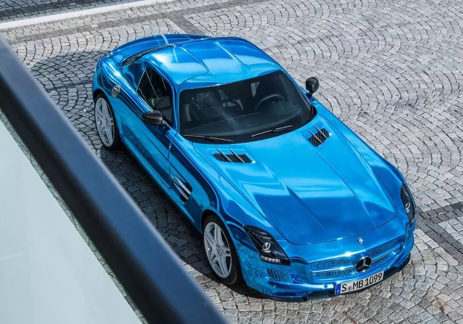 Rzeźba Mercedes-Benz mówi o Supercar Electric 56649_2